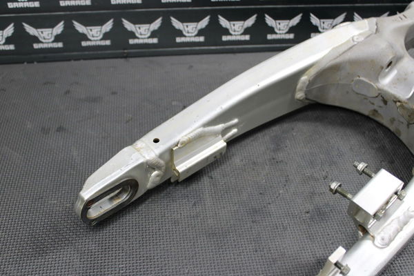 2003 YAMAHA YZ125 OEM SWINGARM SWING ARM SUSPENSION 5UN 2003 YAMAHA YZ125 OEM SWINGARM SWING ARM SUSPENSION 5UN