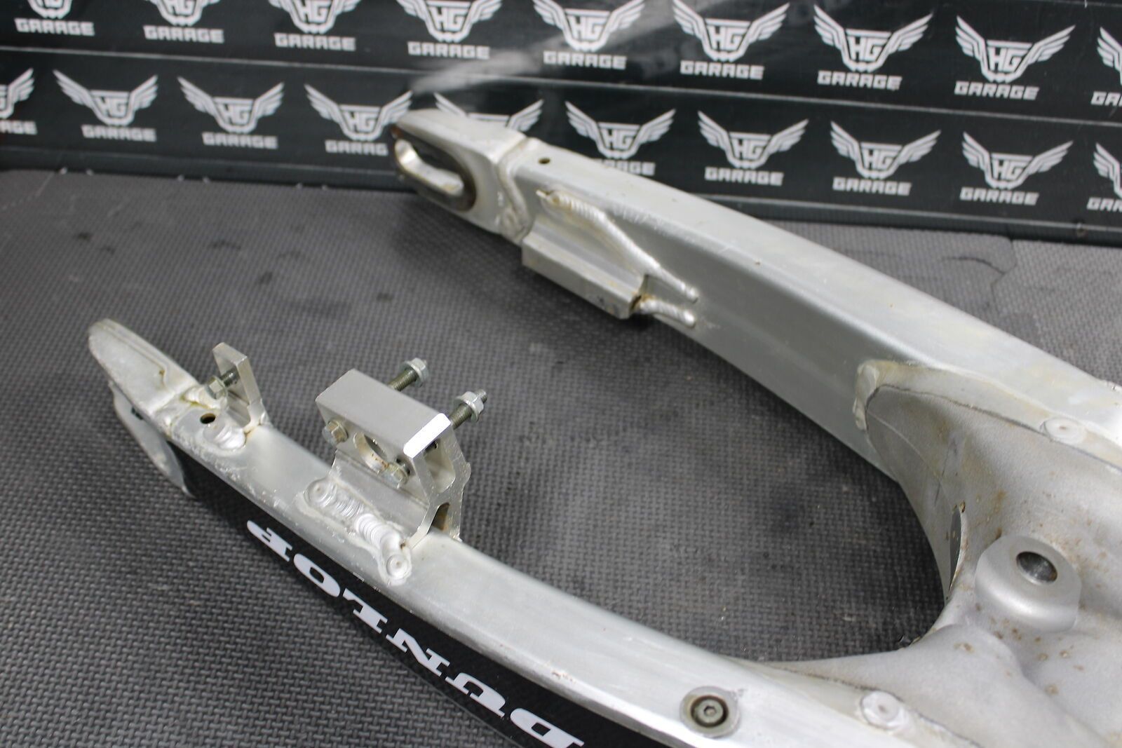 2003 YAMAHA YZ125 OEM SWINGARM SWING ARM SUSPENSION 5UN 2003 YAMAHA YZ125 OEM SWINGARM SWING ARM SUSPENSION 5UN