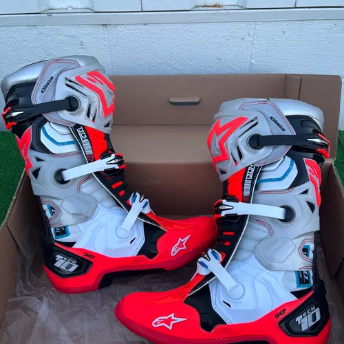 Limited Edition Alpinestars Tech 10 "Vision" Boots - Size 10