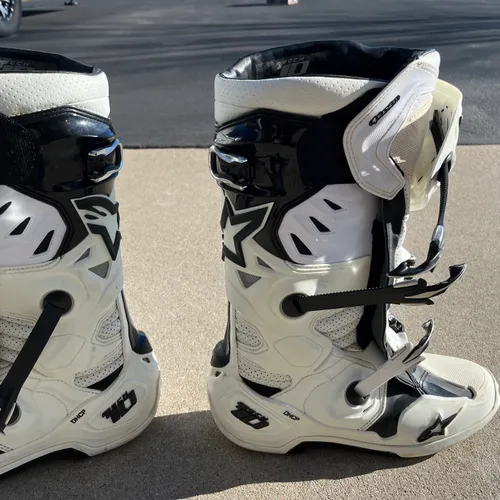 Alpinestars Tech 10 Vented Boots | MX Locker
