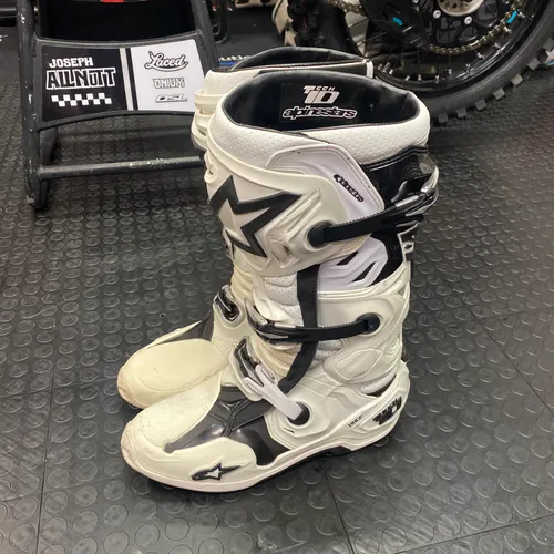 Alpinestar Tech 10 Supervented (11)