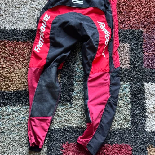 Stank Dog/Cade Clason Take Out Gear Set
