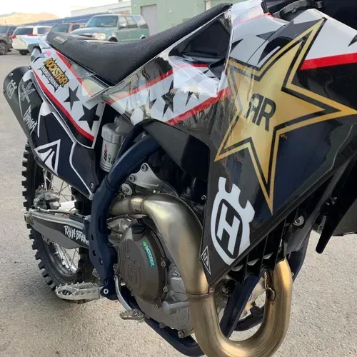 Gnarnia, COLBY RAHA Complete Plastic, graphics, seat. Signed. Like new!!