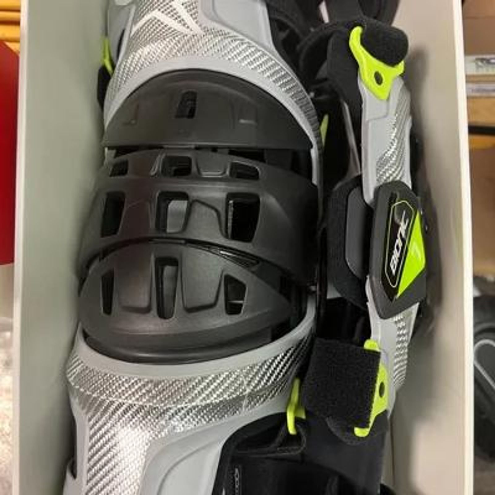 Alpinestars Bionic 7 Knee Braces Pair