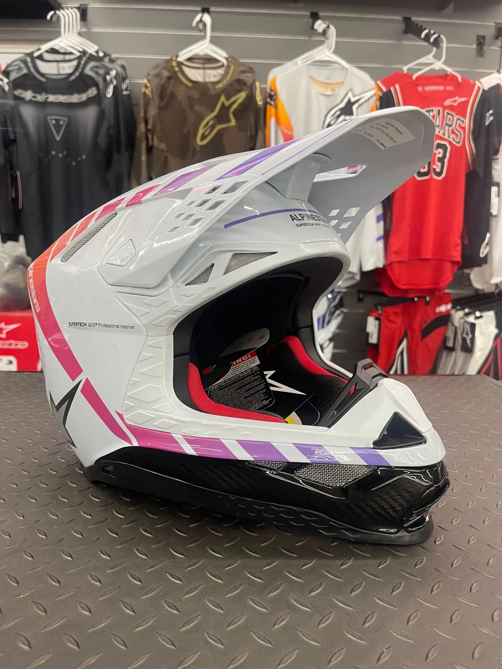 How to Choose the Perfect Motocross Helmet: Safety, Comfort, and Style