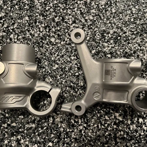WP Fork Axle Lug Clamps