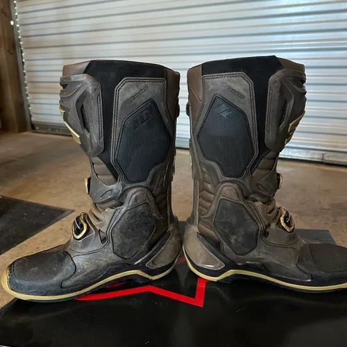 Tech 10- Limited Edition